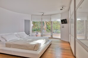 Villa de Luxo, 4 quartos, piscina privativa, vista para o jardim | 4 quartos, roupa de alta qualidade, camas de colchão viscoelástico 