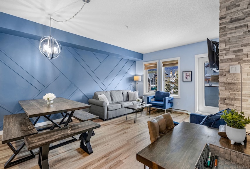 Canmore Family Getaway: Pool, Hot Tub & Mountain Views! - Alberta