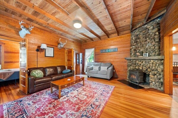 Pet Friendly, Private, Clean, Perfect Lake George Location - Lake George, NY