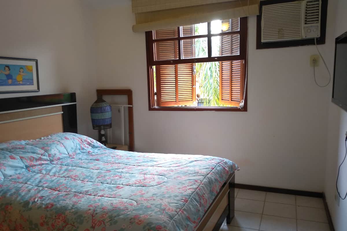 Apartamento em Condomínio Fechado, 2 quartos | 2 quartos, secretária adequada para computadores portáteis 