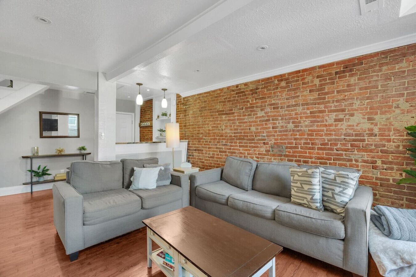 The Headliner Suite On Main Street - Chesterfield, MO