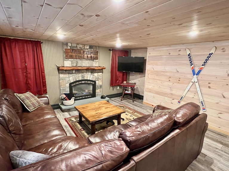 Luxurious Adirondack Rustic Cabin On Snowmobile Trails - Lake Durant, NY