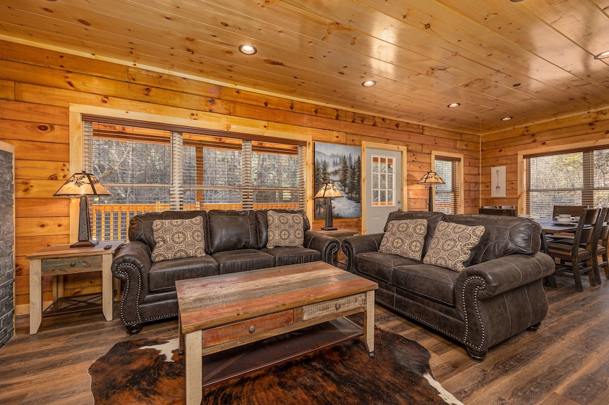 5bed 5bath! Theater.arcades.hot Tub.pool Table, Minutes To Parkway! - Pigeon Forge, TN