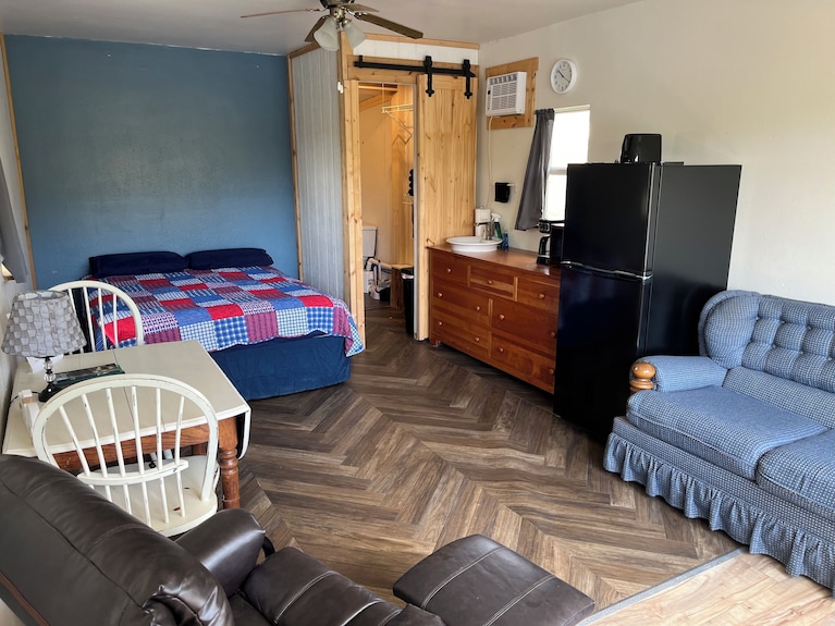 Private Water Side Cabins - Iowa