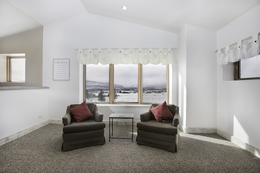 Quiet Country Getaway With Stunning Views, 4 Bedrooms, 3 1/2 Bath, Large Garage. - Rifle Gap State Park, Rifle