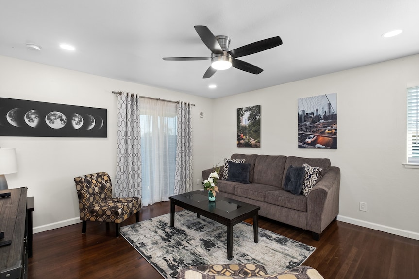 Pristine Upgraded 3b/2bth W Easy Access To Us99 - Fresno, CA