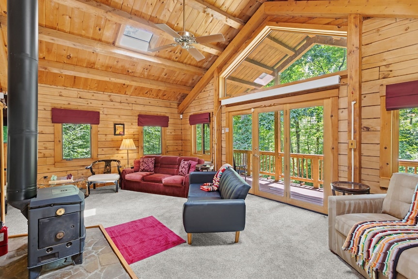 Ultimate Cabin Getaway W/ Hot Tub, Fire Pit And Lake To Recharge And Unwind! - Pennsylvania