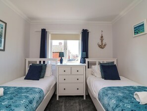 3 quartos, individualmente decorados, individualmente mobiliados