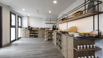 Pequeno-almoço tipo buffet diário (15 EUR por pessoa)
