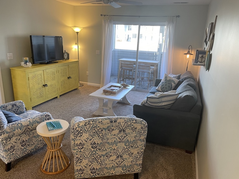 Lovely 2 Bedroom Condo With Pool - Delaware