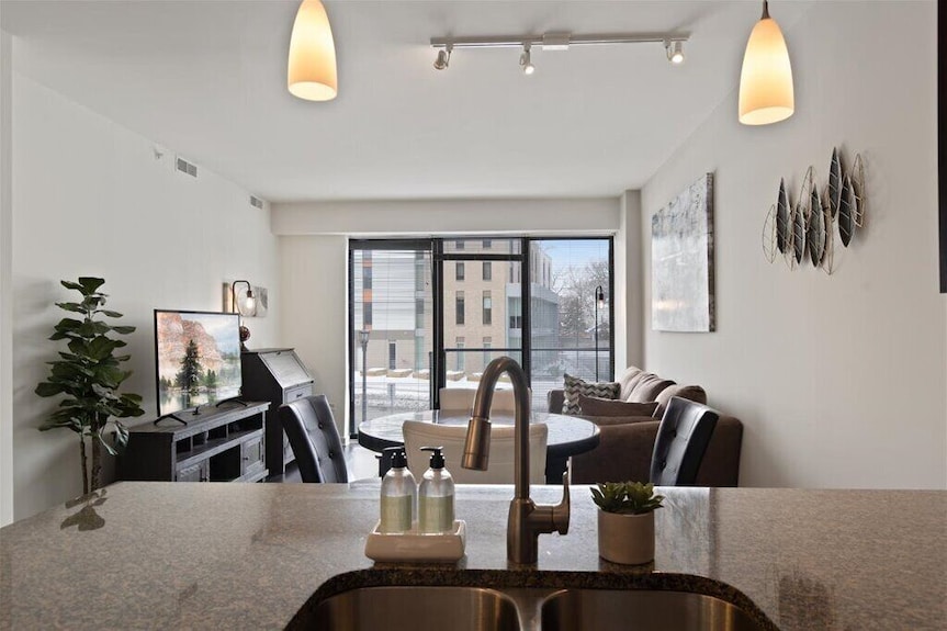 "Joy Of Evanston" 1bdr, King Exec Suite, Pool+gym - Edgewater Beach - Chicago