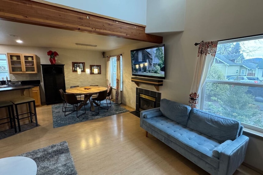 Perfect Downtown Coeur D`alene 3 Bed 2 Bath Home - Coeur d'Alene, ID