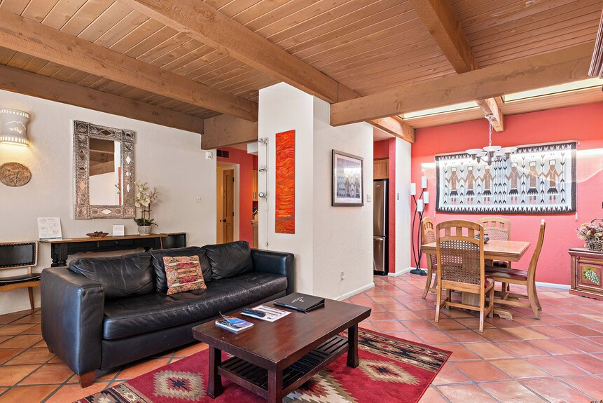 Fort Marcy 03 | Walk To Plaza | Kiva Fireplace | Full Kitchen | Hot Tub | Pool | Single Level - Santa Fe, NM