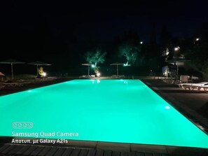 Piscina exterior sazonal, da(s) 8:30 à(s) 20:00, espreguiçadeiras