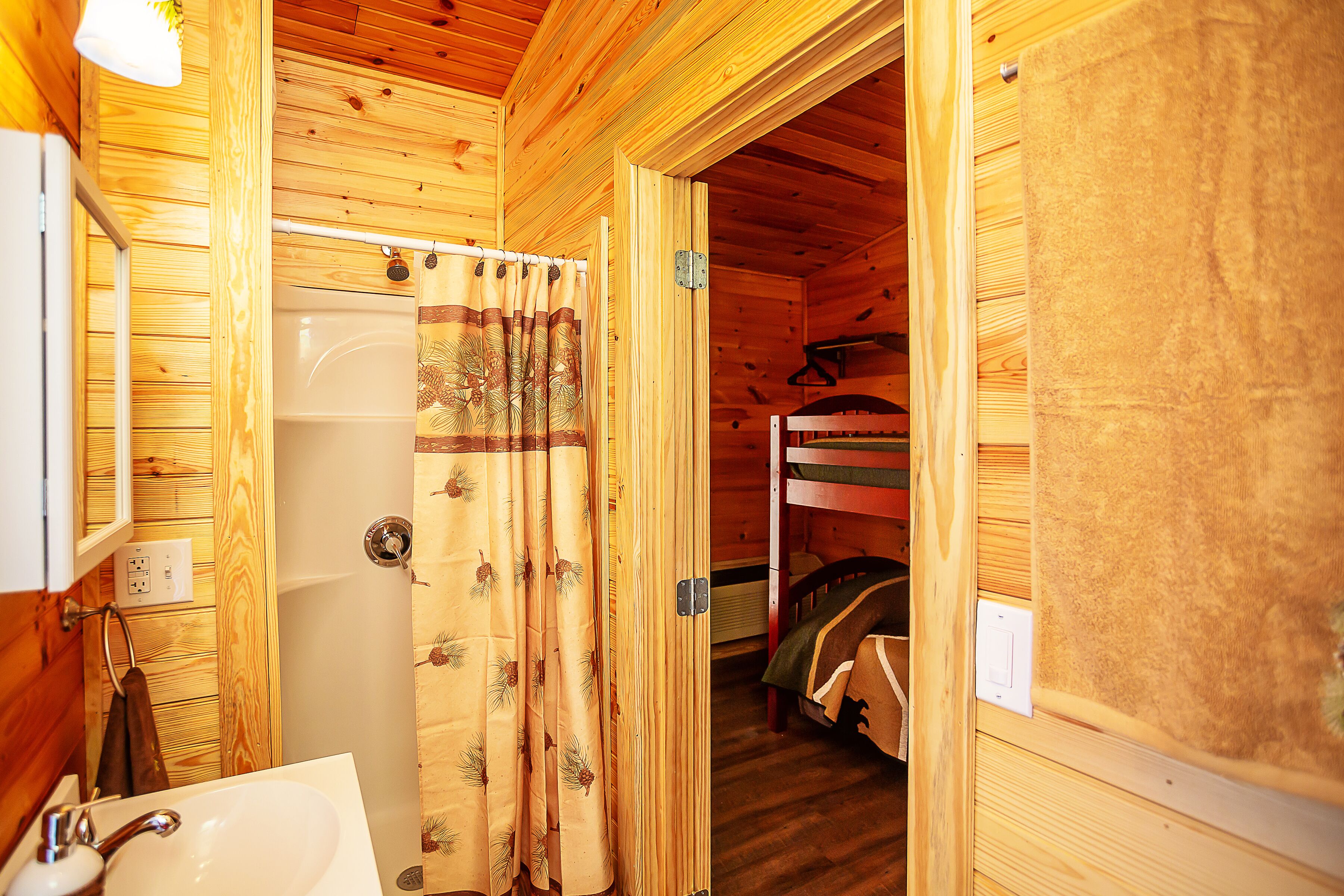 Quarto conforto | Banheiro | Chuveiro, toalhas de banho