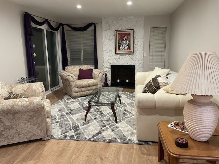 Beautiful Remodeled West Los Angeles Condo - Brentwood Adjacent. - Westwood - Los Angeles