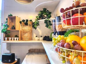 Pequeno-almoço tipo buffet diário (14 EUR por pessoa) 