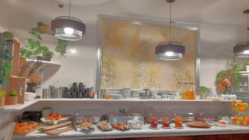 Café da manhã com buffet todos os dias (EUR 14 por pessoa)
