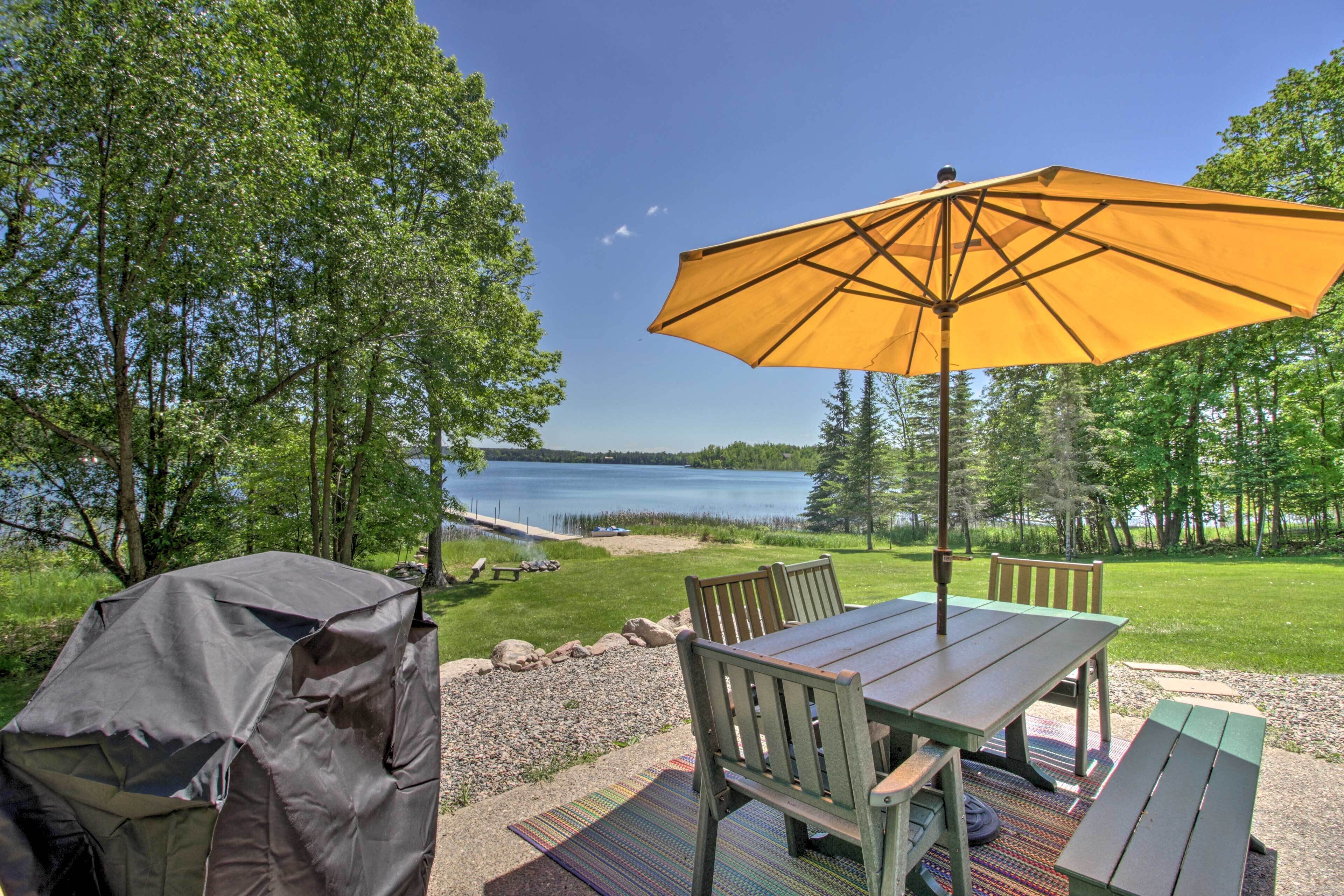 Gorgeous 3 Bdrm Log Cabin on Premier Lake with Beautiful Views ...