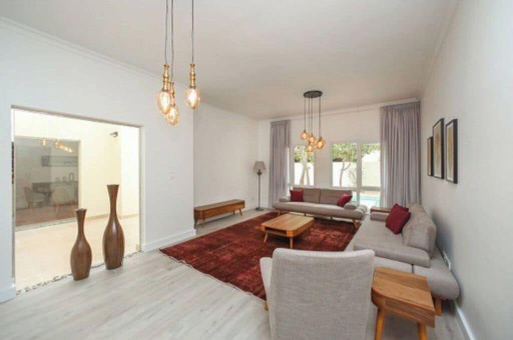 Superior Renovated Luxury Villa In Prime Location - Dubai Marina