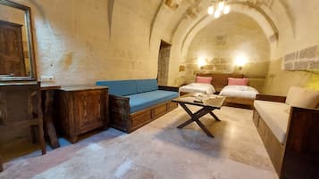 Quarto Deluxe | Roupa de alta qualidade, secretária