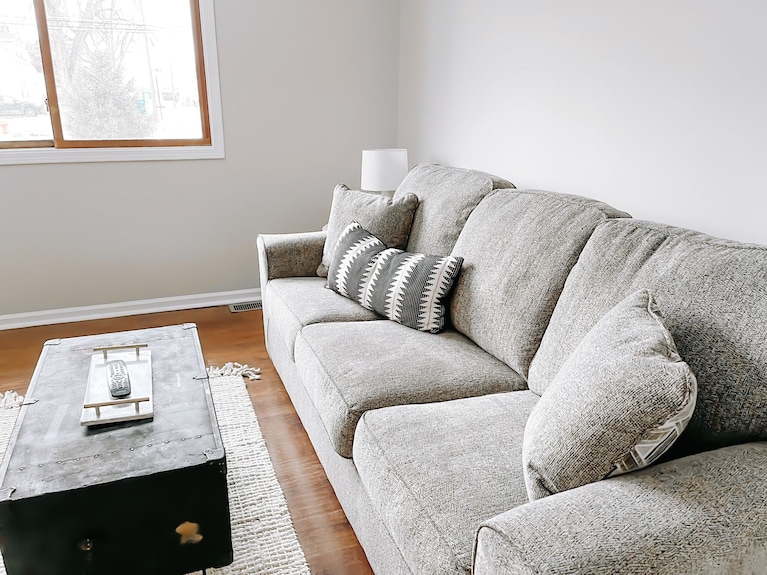 Cheerful 2 Bedroom In Downtown Grass Lake | Bikes - チェルシー, MI