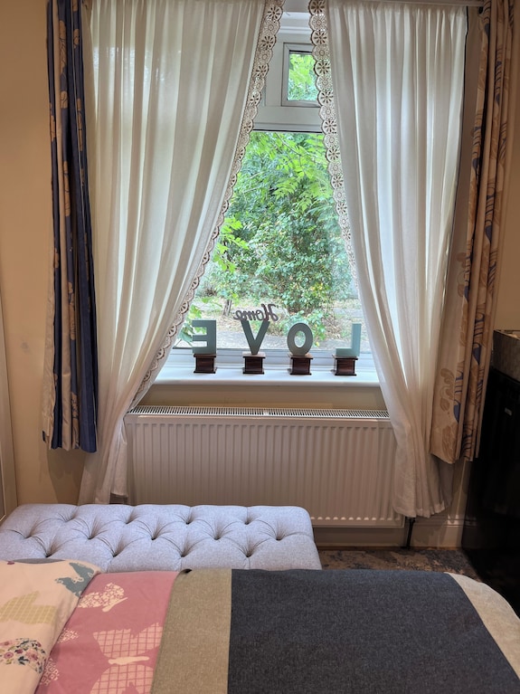 Whole House Cottage With Parking And Huge Garden - London