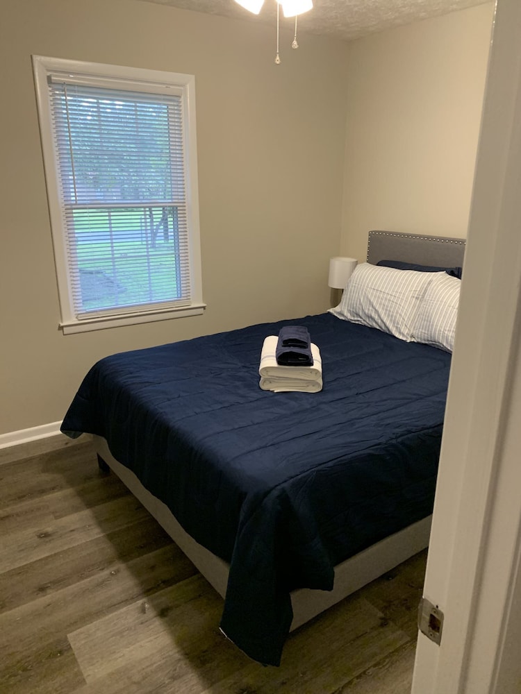 Spacious 4br/3ba Home With Large Fenced Yard – Near Downtown Thomasville - Thomasville, GA