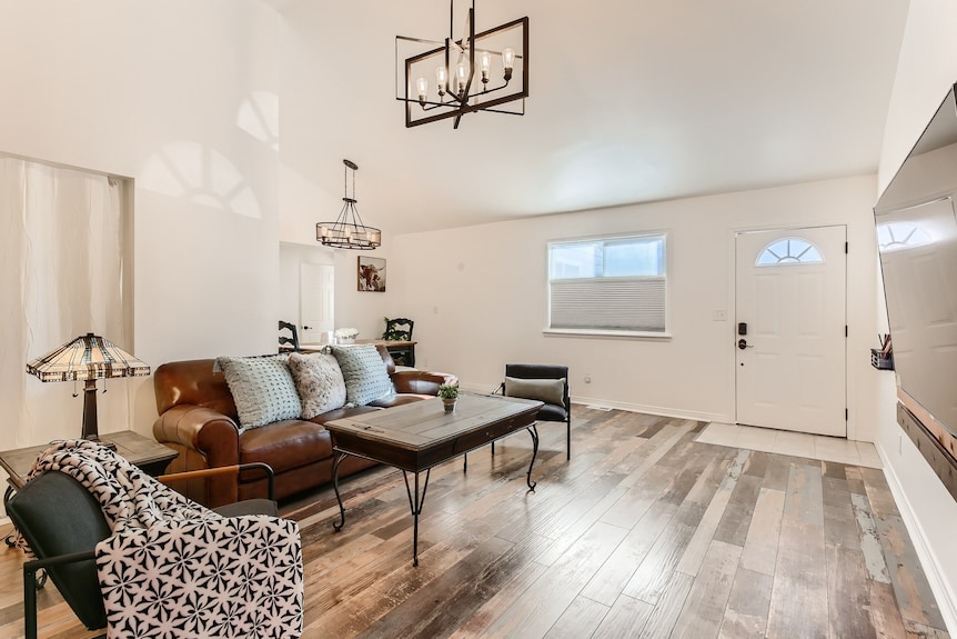 Cozy Homebase In A Great Location! Close To Amenities! Awesome Deck With Games. - Arvada, CO