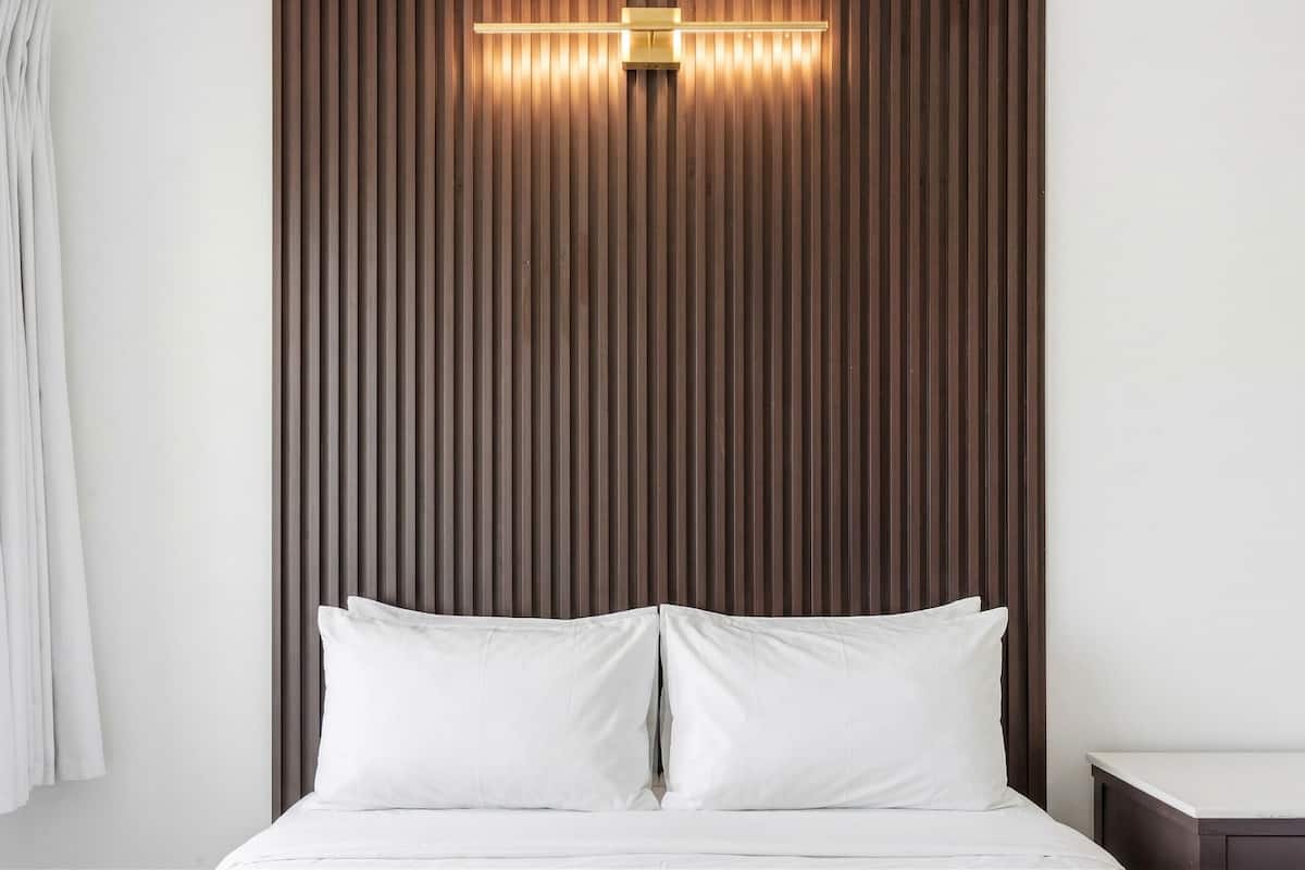 Individualmente mobiliados, ferros/tábuas de passar roupa