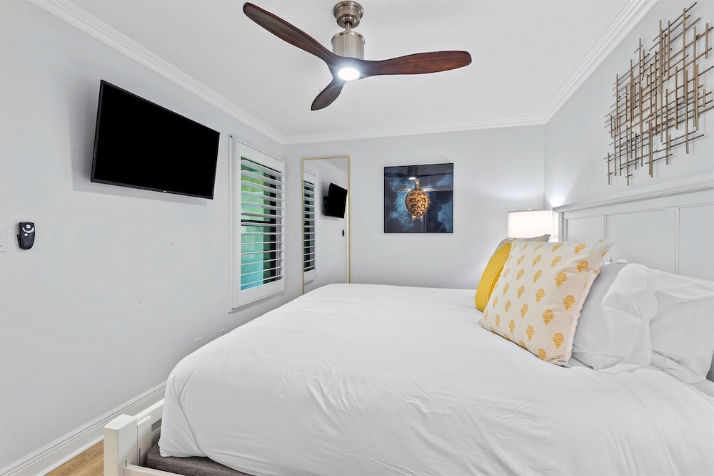 South Seas Beach Villa 2112 - Renovated One Bedroom Gulf Front Condo - Captiva, FL
