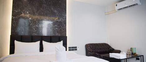 Suite-Estúdio Deluxe | Cortinas/cortinados opacos, Wi-fi grátis