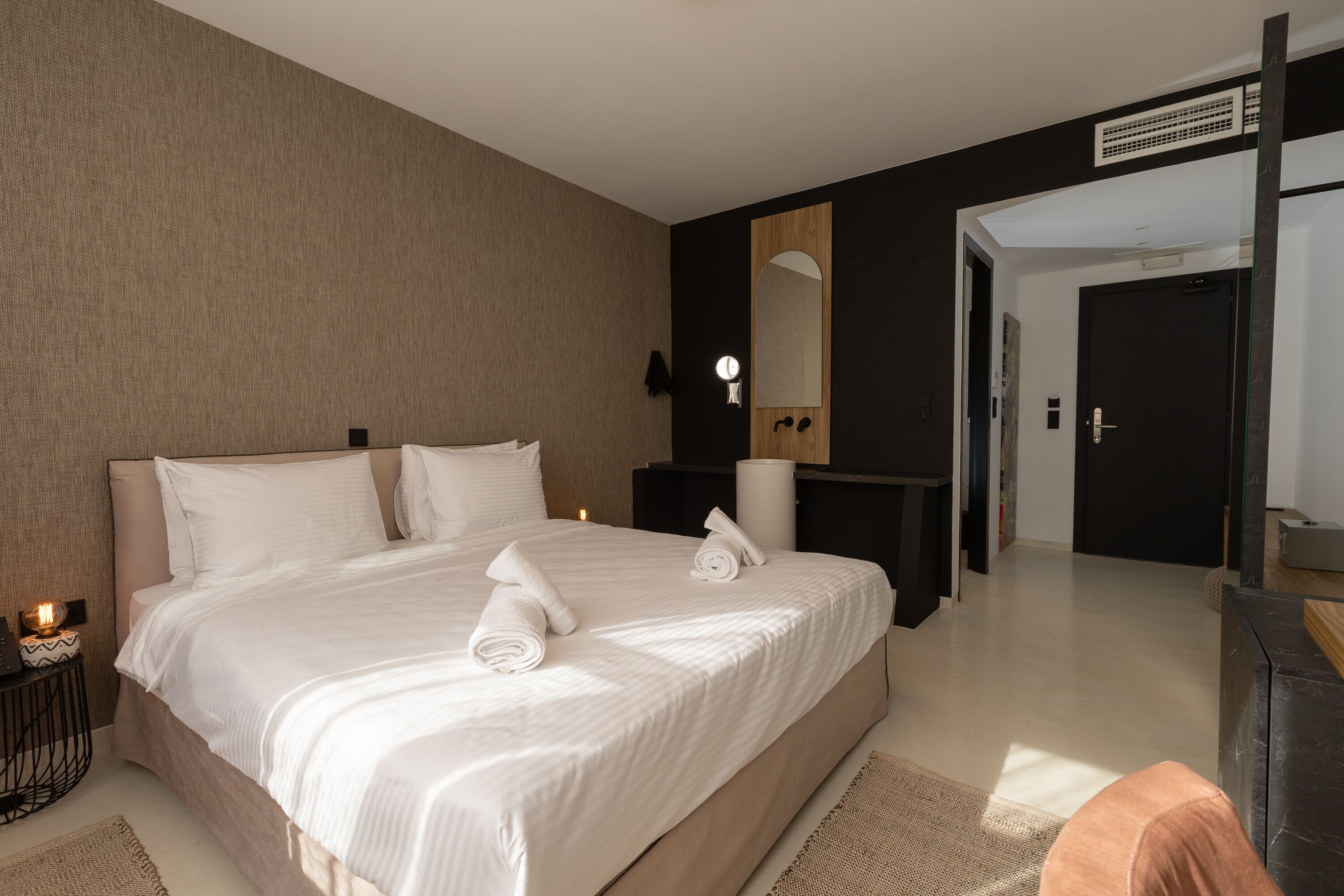 Quarto Duplo Superior | Lençóis de algodão egípcio, roupa de alta qualidade, cofre no quarto 