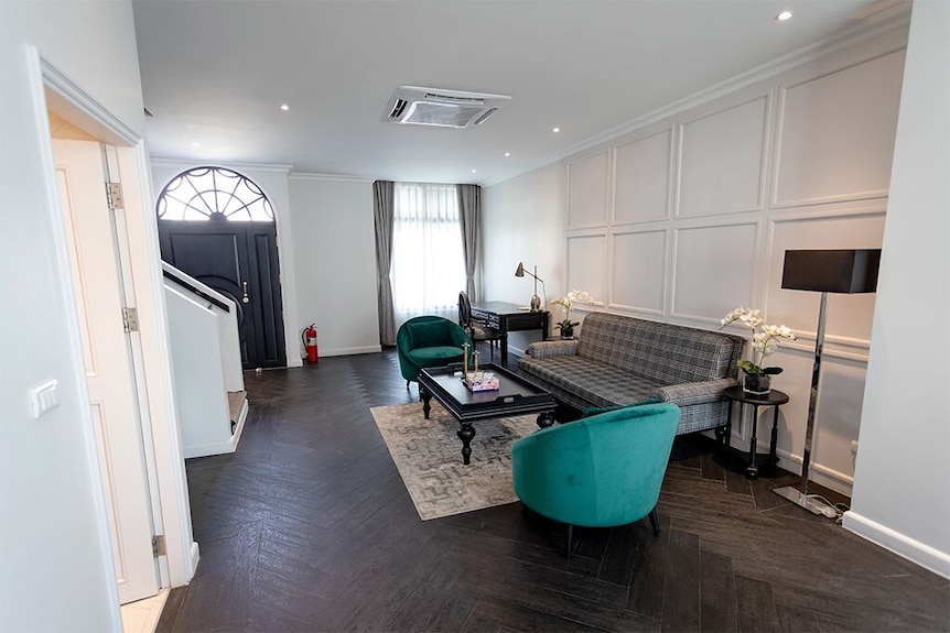 Luxury Town-house Incl Free Car Service With Chauffeur - Vientián