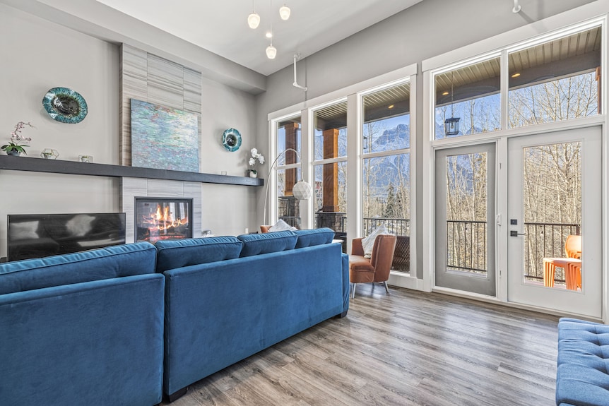 Mountain Soak Retreat- Private Hot Tub, Ev, Luxe, View, 5br, Sleeps 12 -M3 - Canmore