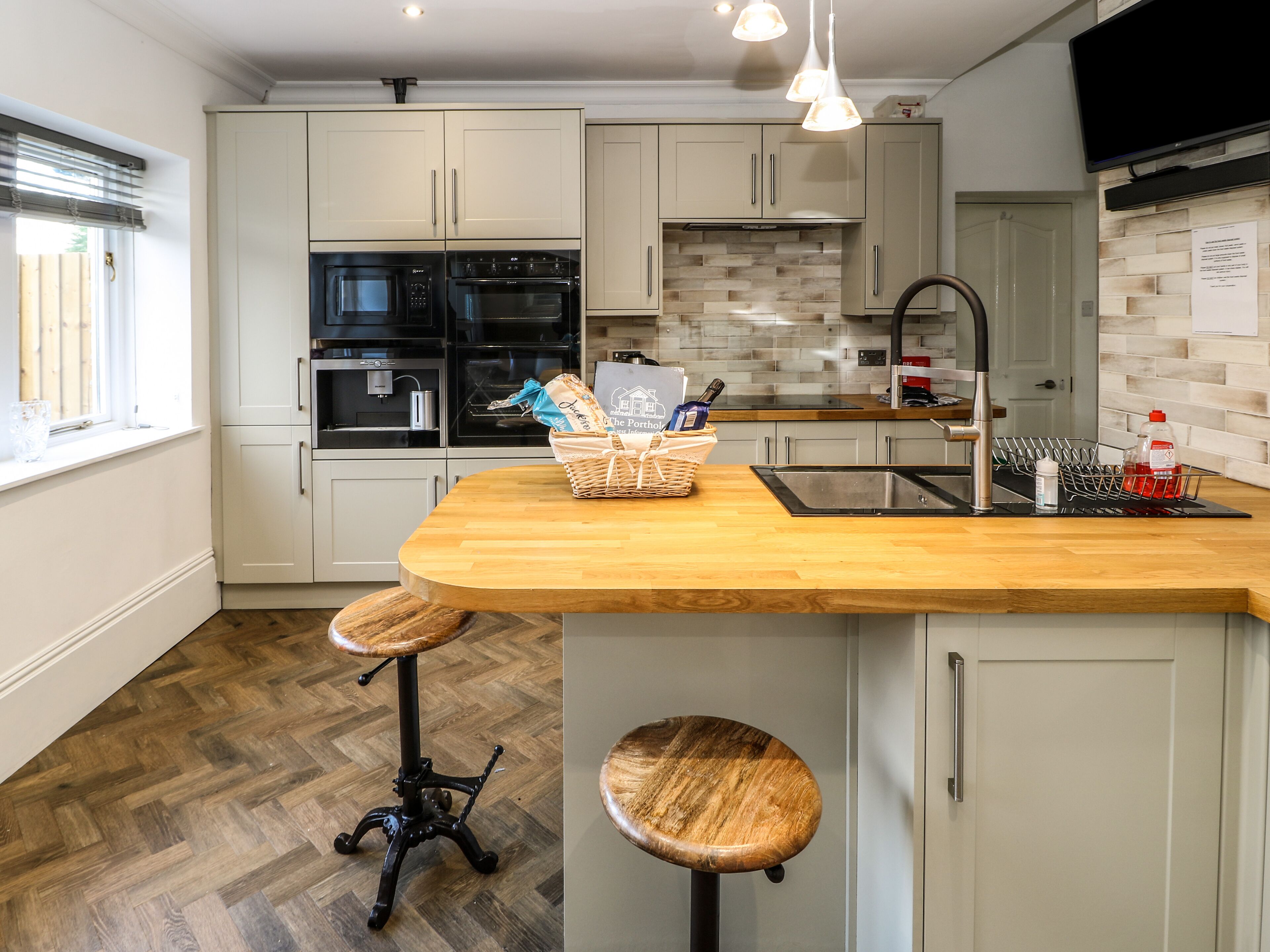 Casa de Campo | Cozinha privada | Um frigorífico, um micro-ondas, uma máquina de lavar louça 
