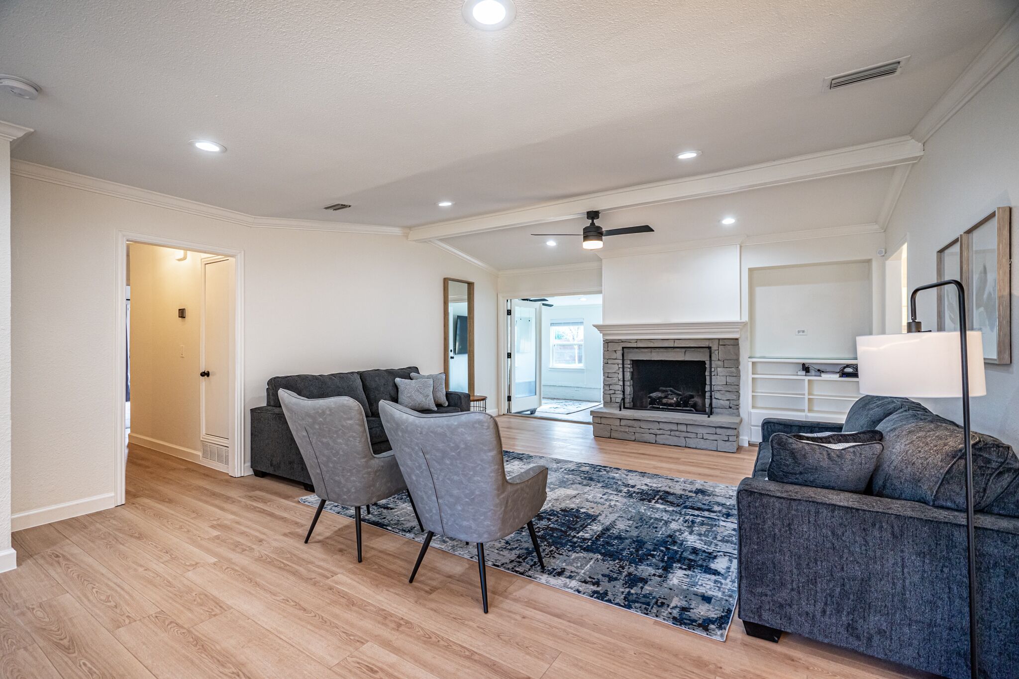 New! Gorgeous Recently Remodeled 4-bedroom Spacious Home With A Heated Pool . - Richardson, TX