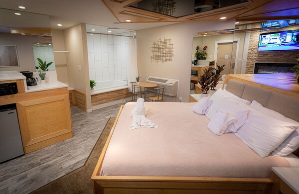 Sybaris Pool Suites - Oak Brook, IL