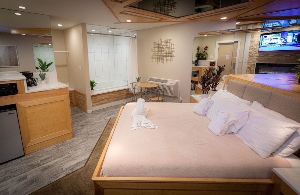Sybaris Pool Suites - Downers Grove