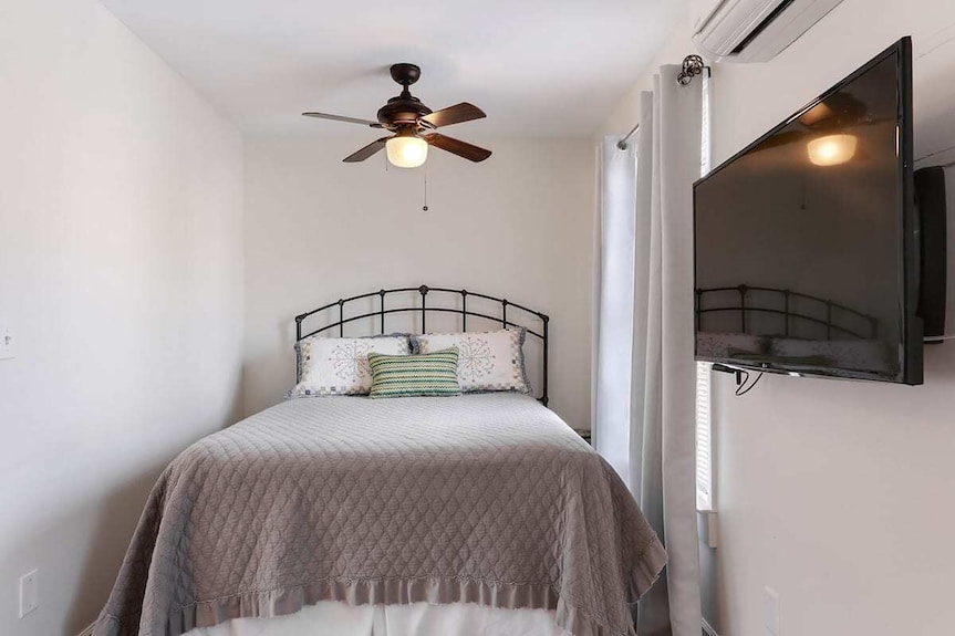 Savannah Historic District Studio On Perry Lane - Savannah, GA