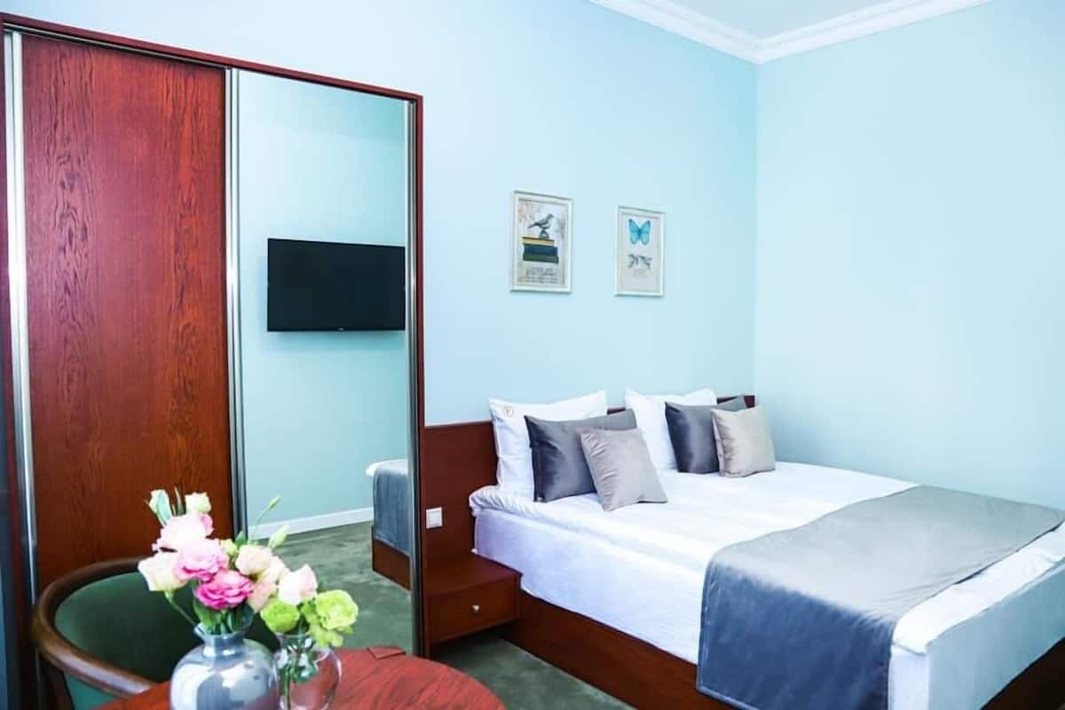 Ferro/tábua de engomar, Wi-fi grátis, roupa de cama fornecida