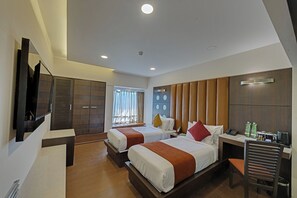 Quarto luxo, 1 cama de casal | Cofres nos quartos, Wi-Fi de cortesia, roupa de cama