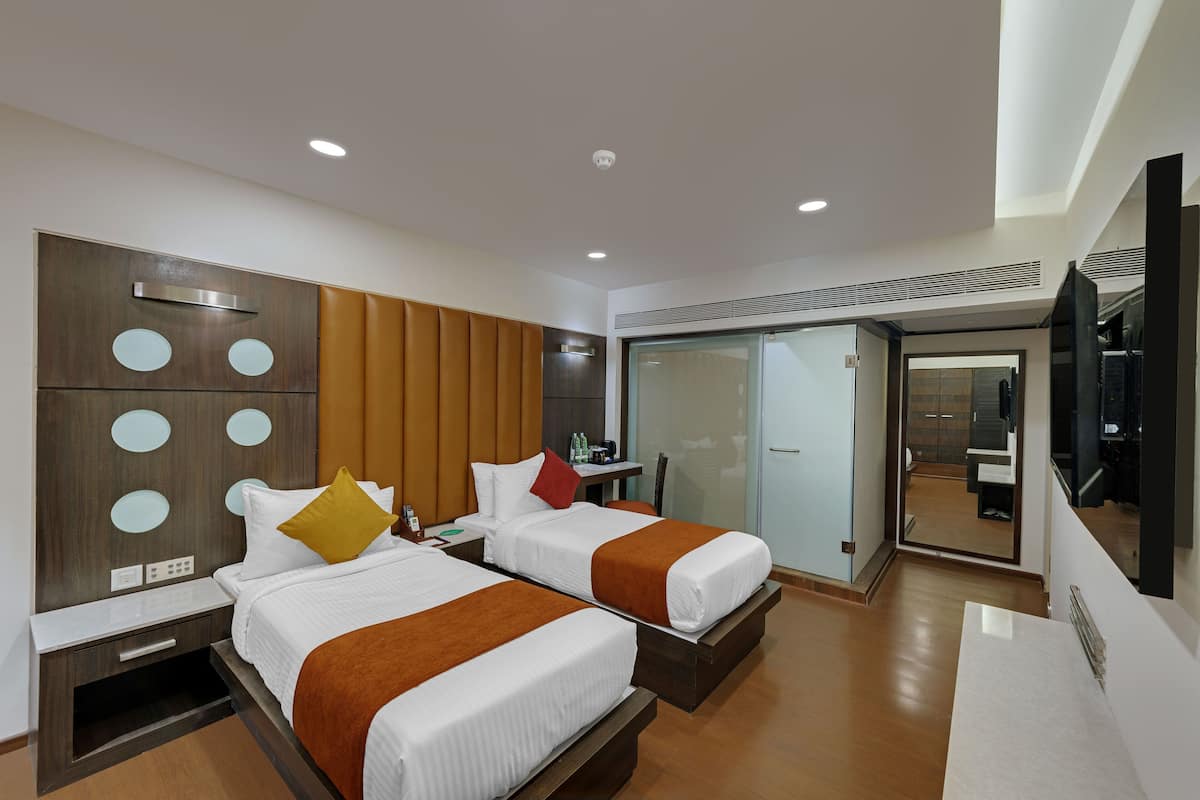 Quarto luxo, 1 cama de casal | Cofres nos quartos, Wi-Fi de cortesia, roupa de cama