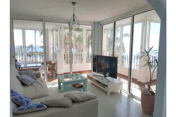 Homerez - 75 M Away From The Beach! Spacious House For 8 Ppl. With Shared Pool - Almería