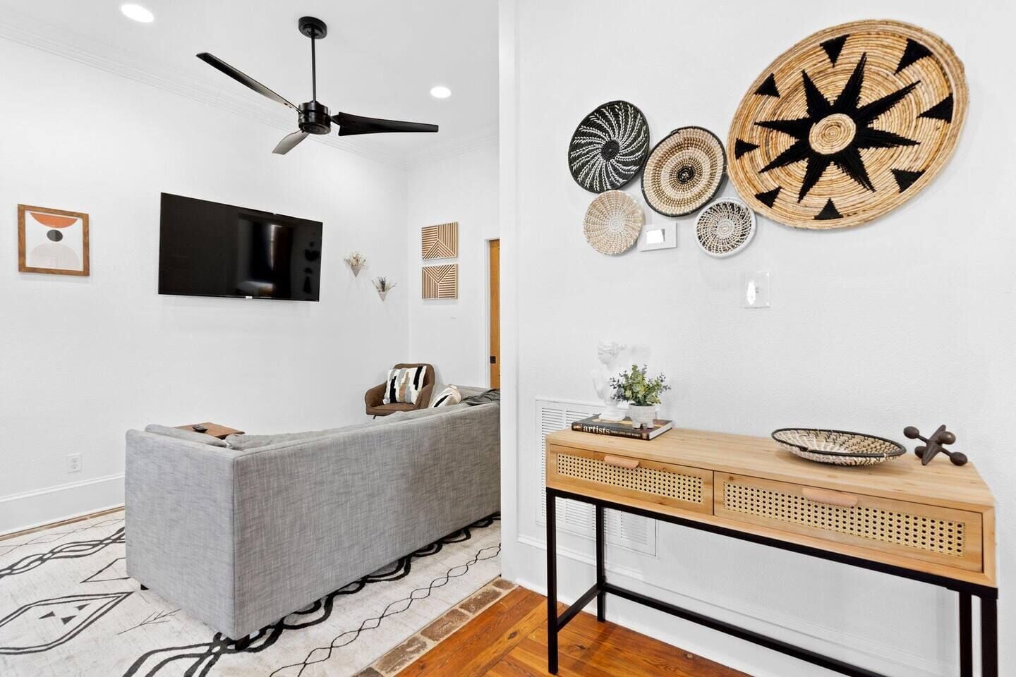 This Duplex Is A 2 Bedroom(s), 1 Bathrooms, Located In New Orleans, La. - Metairie, LA