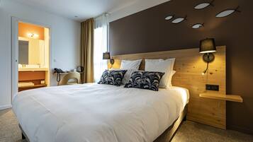 Quarto casal standard | Roupas de cama premium, cofres nos quartos, Wi-Fi de cortesia