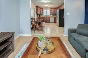 Vila, 4 quartos | Área de estar | Smart TV