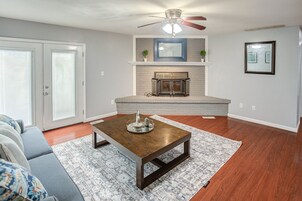 Vila, 4 quartos | Área de estar | Smart TV