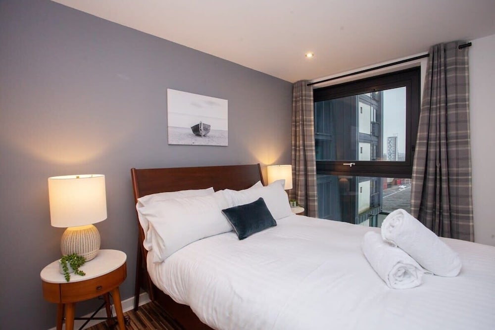 Modern Riverside Flat In Glasgow City - Glasgow