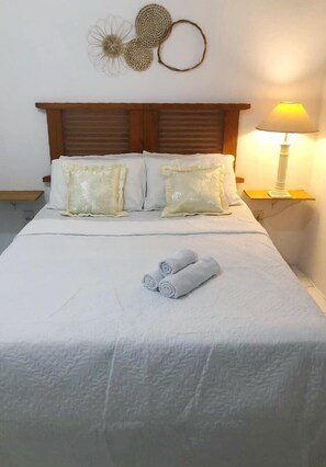 Quarto Duplo ou Twin Básico, 1 cama de casal | Cortinas/cortinados opacos, Wi-fi grátis, roupa de cama fornecida 